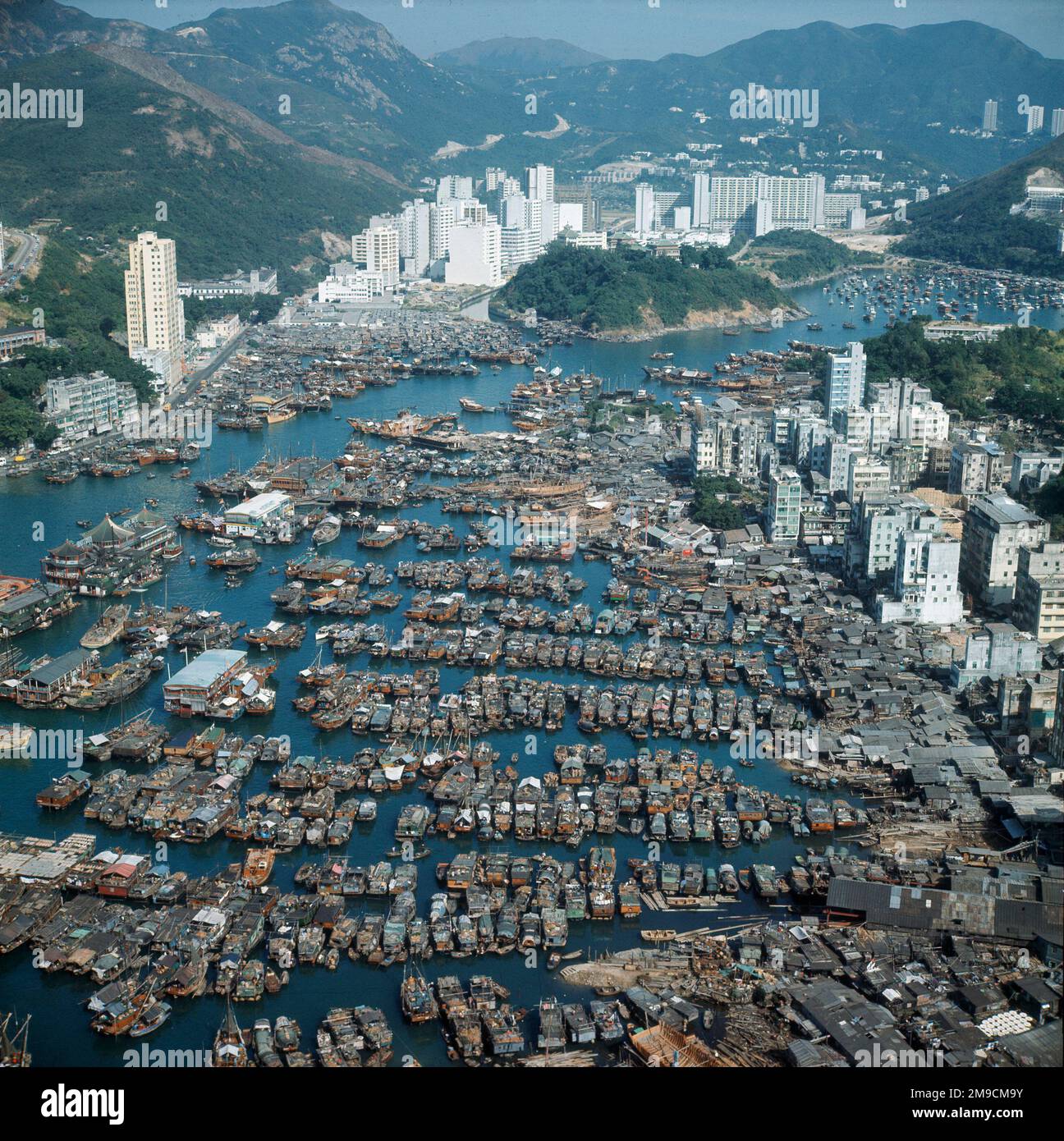 20,000 people lived in fishing junks in Aberdeen Harbour before they ...