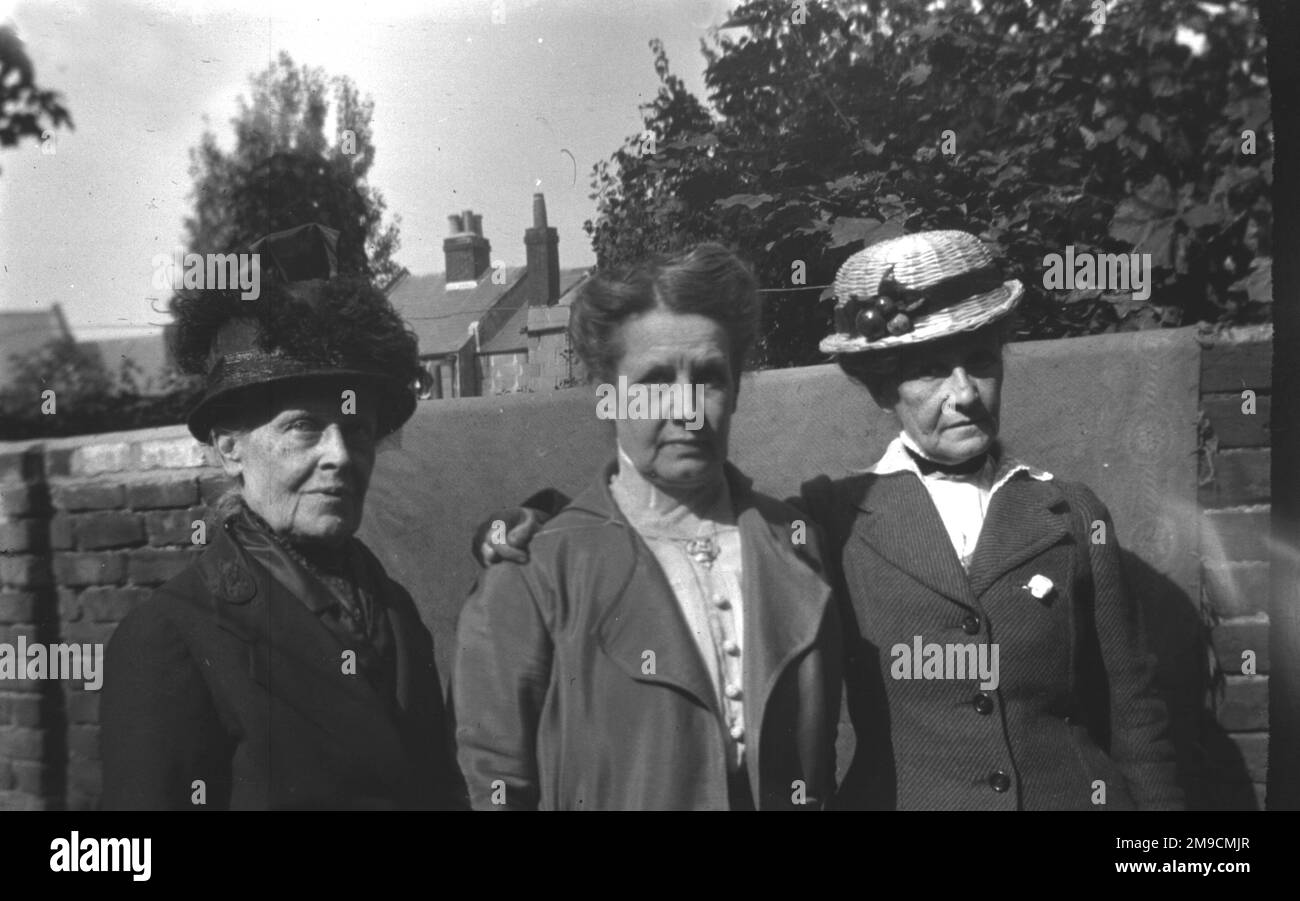 Three Edwardian sisters Stock Photo - Alamy