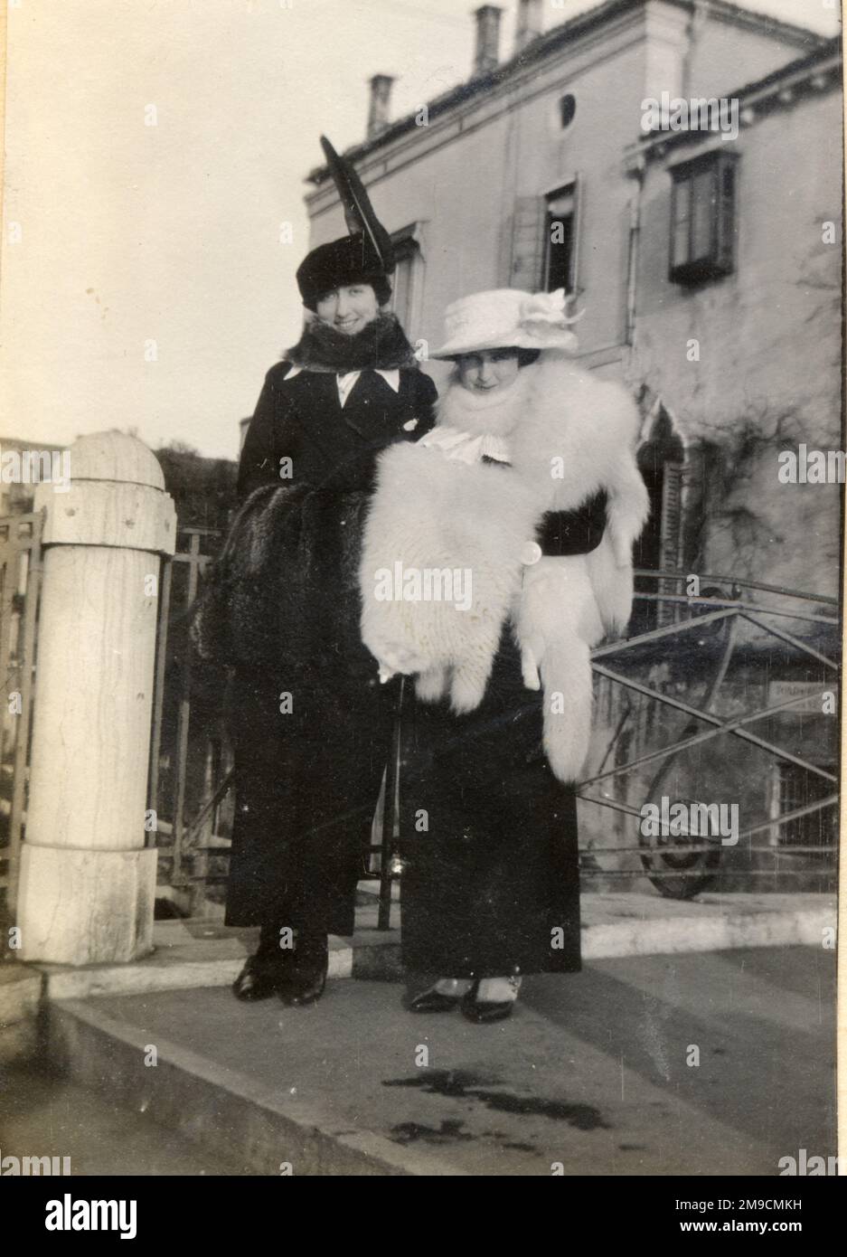 Two women in italy hi-res stock photography and images - Alamy