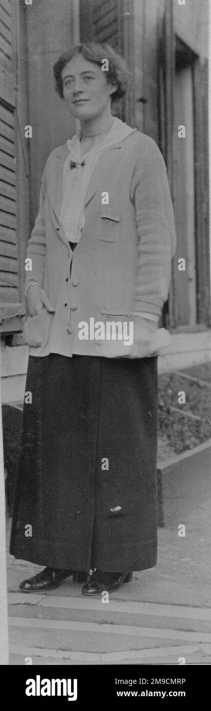 Edwardian clothes hi-res stock photography and images - Alamy