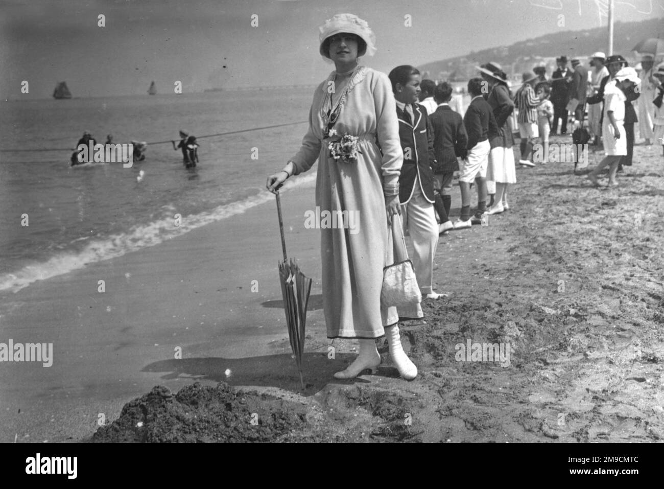Edwardian woman beach Black and White Stock Photos & Images - Alamy
