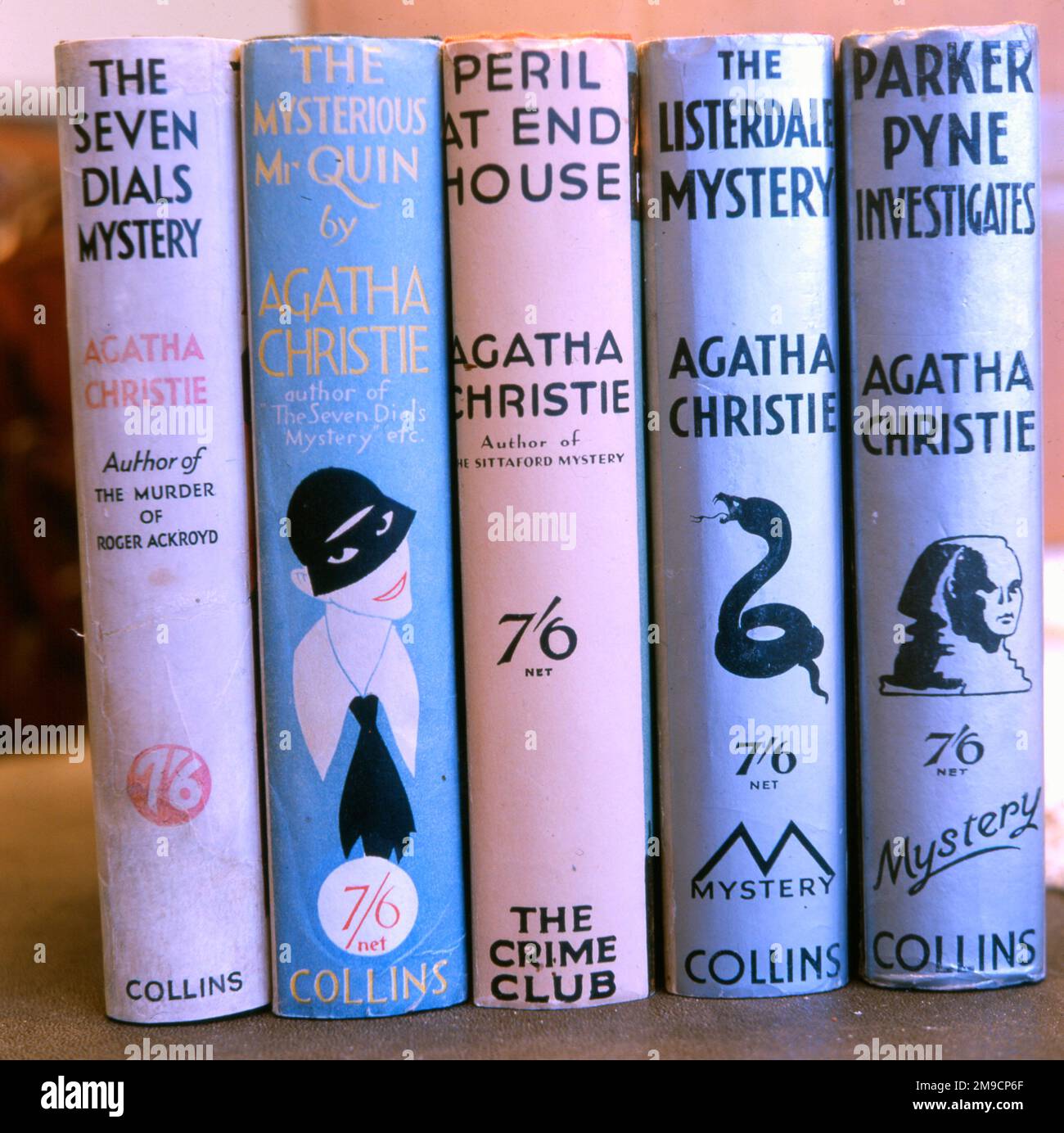 Book jackets hi-res stock photography and images - Alamy