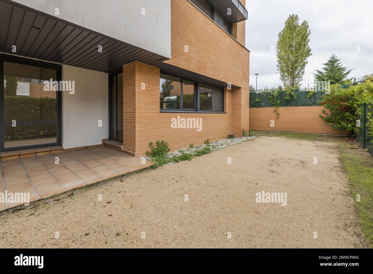 Patio and garden with sand of a single-family residential house with ...