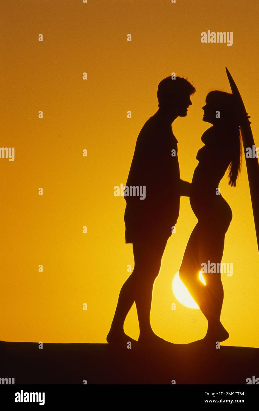Surfboard couple silhouette hi-res stock photography and images - Alamy