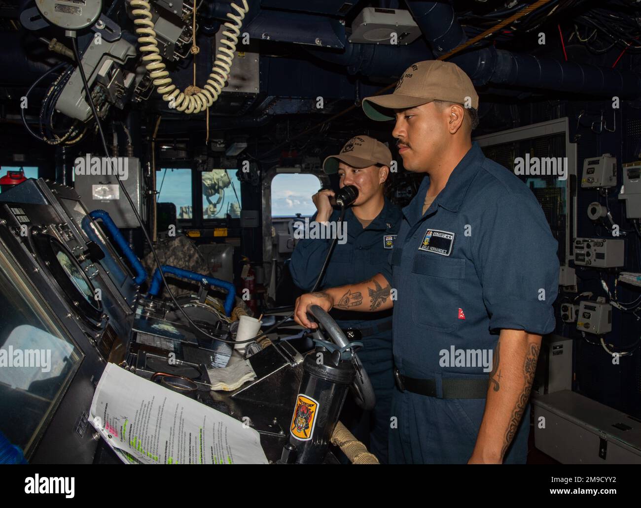 Bridge destroyer helm hi-res stock photography and images - Alamy