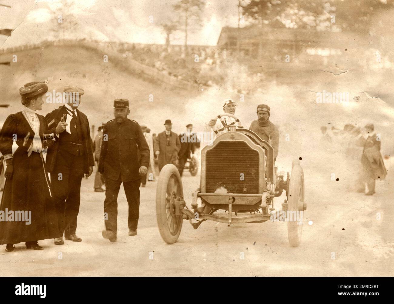 First Race Meeting at Brooklands in 1907 - Jarrott de Dietrich and ...