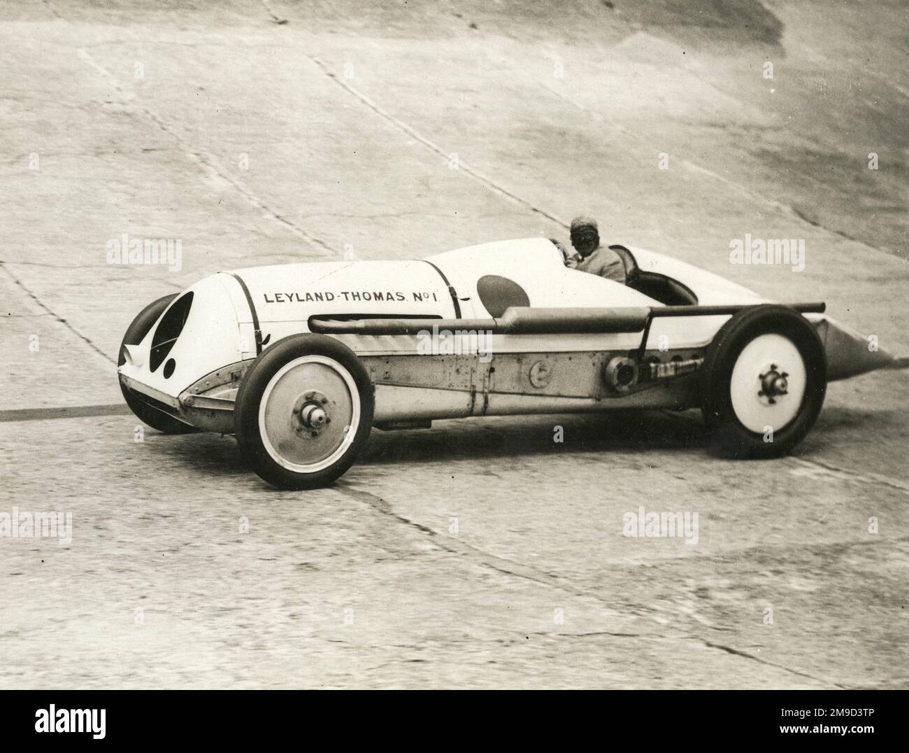 J G P Thomas at wheel of 40hp Leyland-Thomas - broke World 50km Record ...