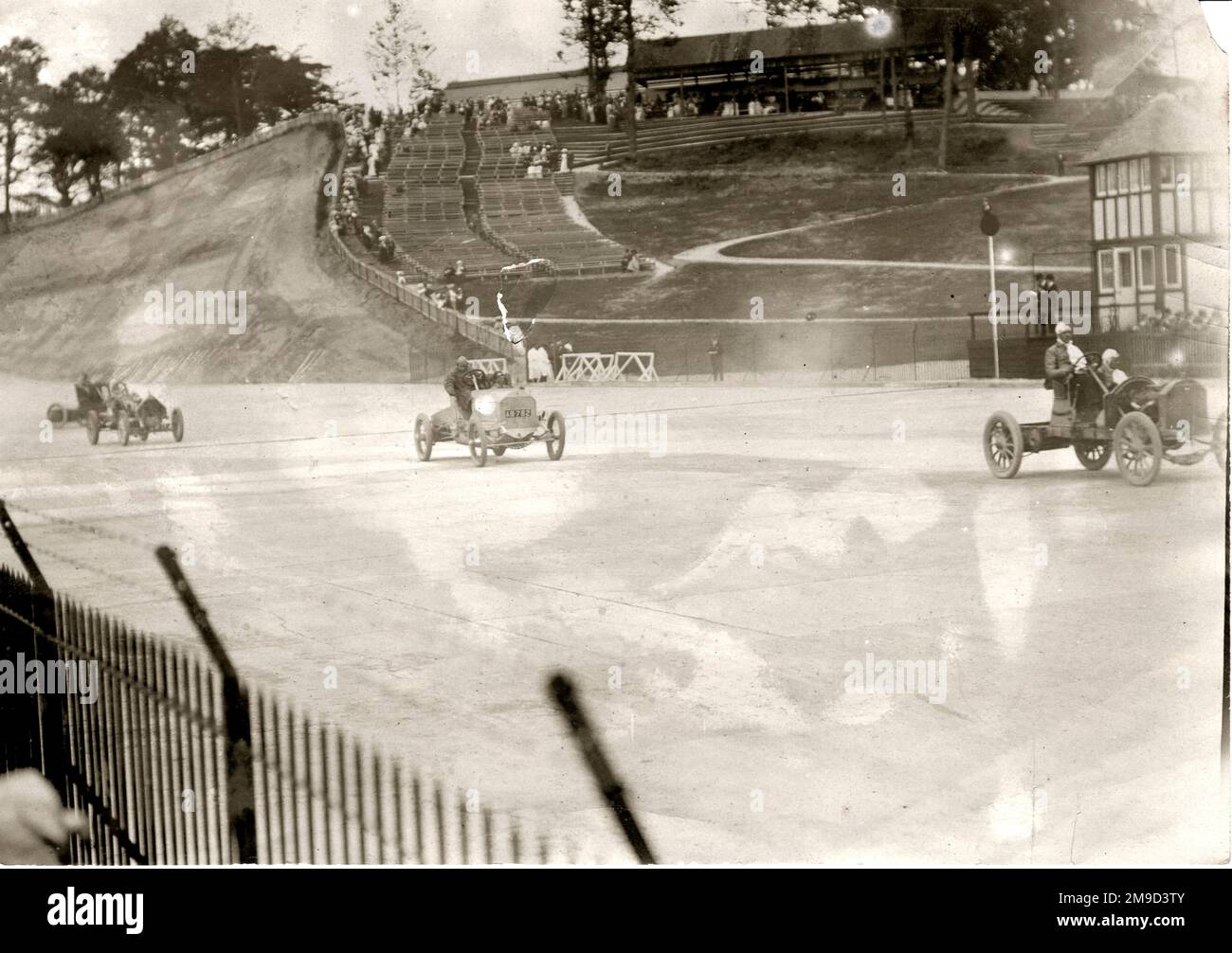 Brooklands - Cars going to start of Horsley Plate Race 1907 with ...