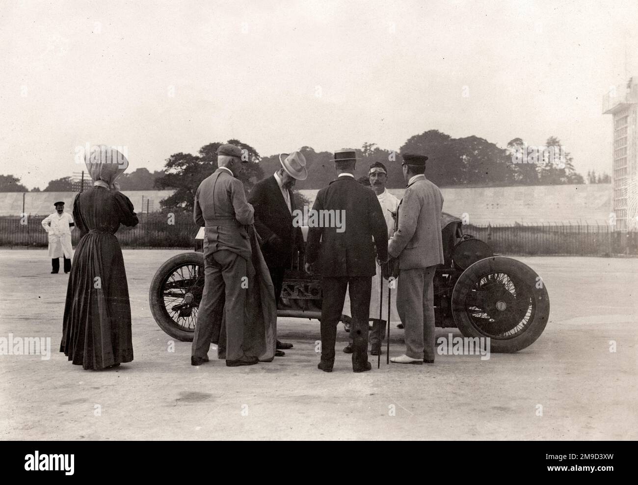 Hugh and Ethel Locke King, Colonel Holden, Ernst de Rodakowski ...