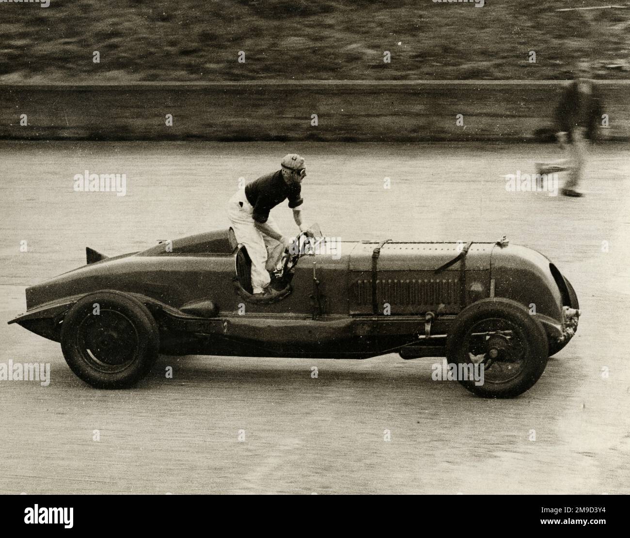 Brooklands - Birkin in the Birkin Bentley jumping from fire at 80 mph ...