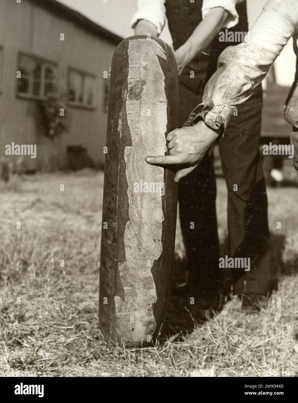 Mechanic with a shredded tyre Stock Photo - Alamy Mechanic with a shredded tyre Stock Photo - Alamy