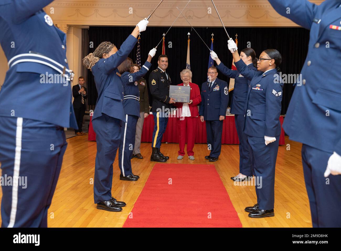 Kay Ivey, Alabama goveror, presents Staff Sgt. Christopher Beavers with ...