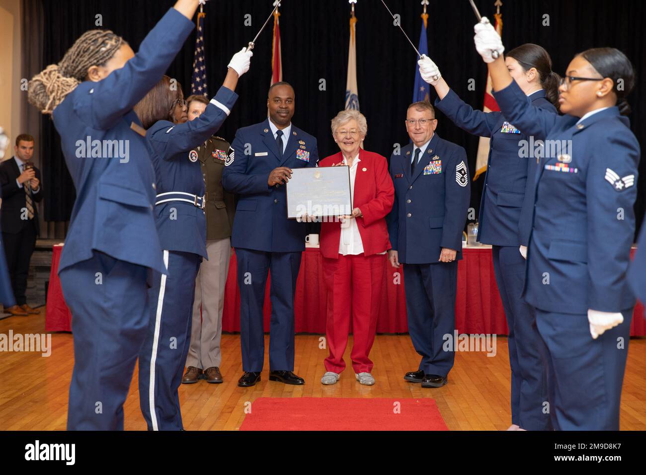 Kay Ivey, Alabama goveror, presents MSgt Roberick Caswell with the ...