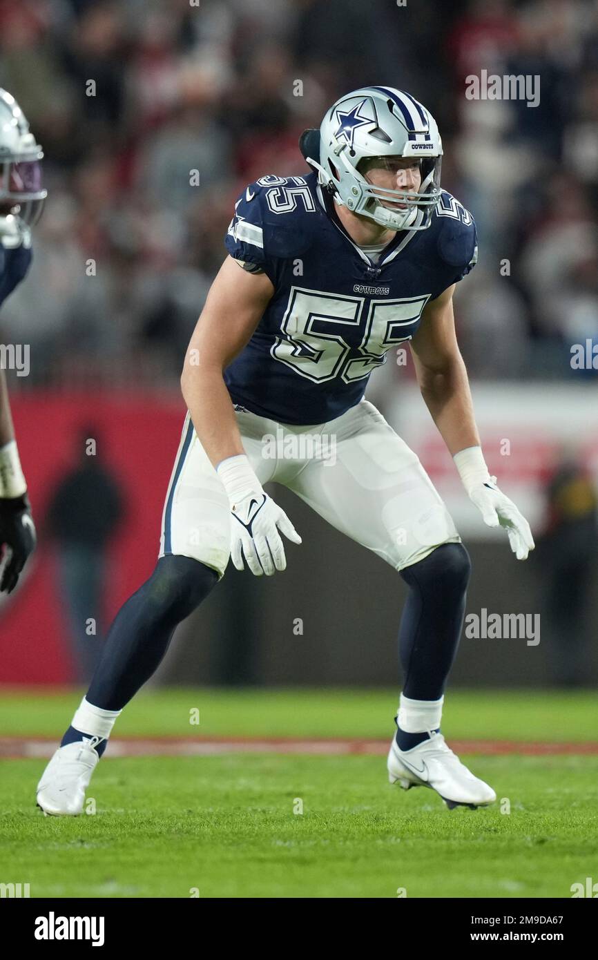Dallas Cowboys linebacker Leighton Vander Esch (55) watches the passer ...