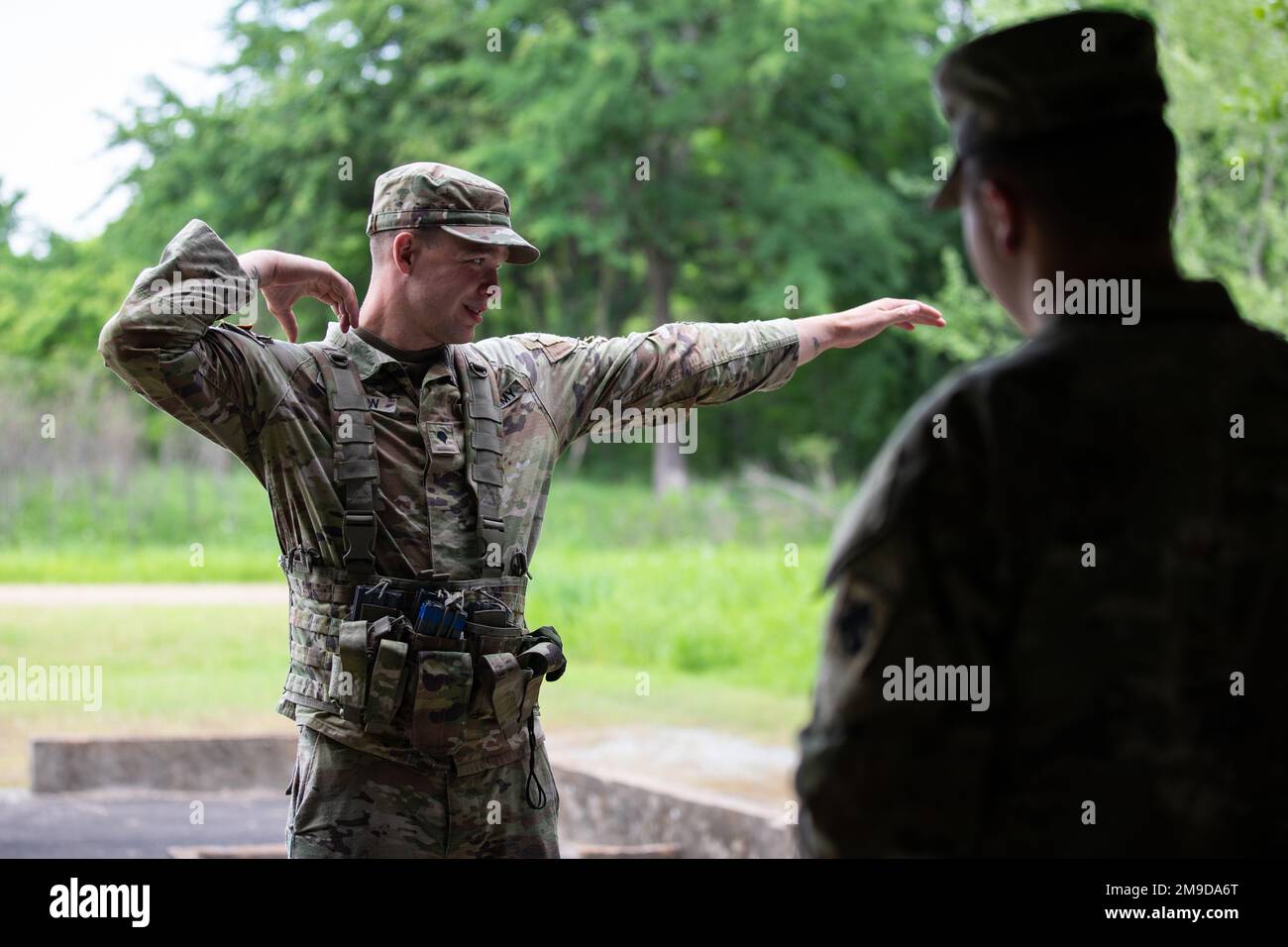 Soldiers hand signals hi-res stock photography and images - Alamy