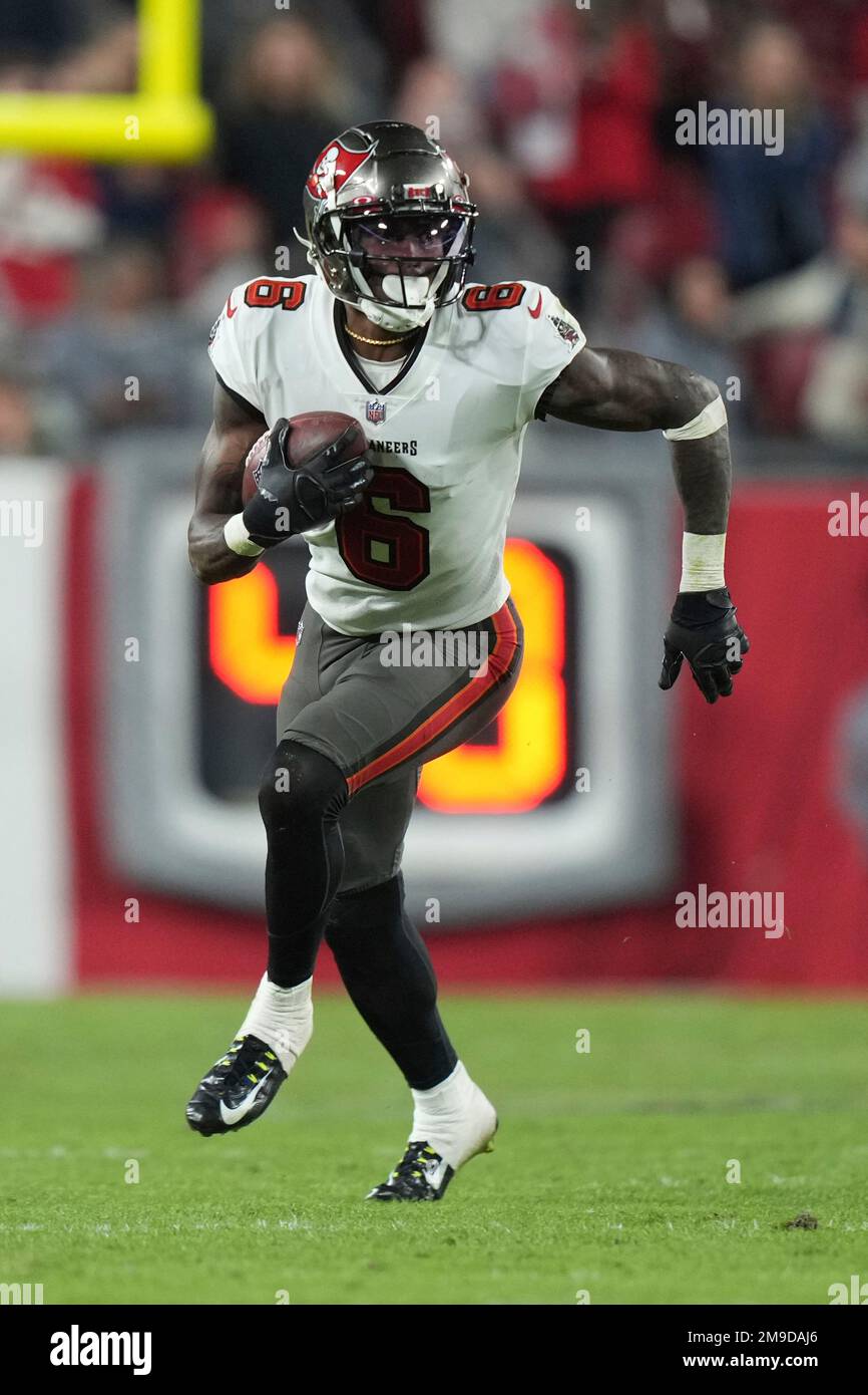 Tampa Bay Buccaneers wide receiver Julio Jones (6) runs after a catch ...