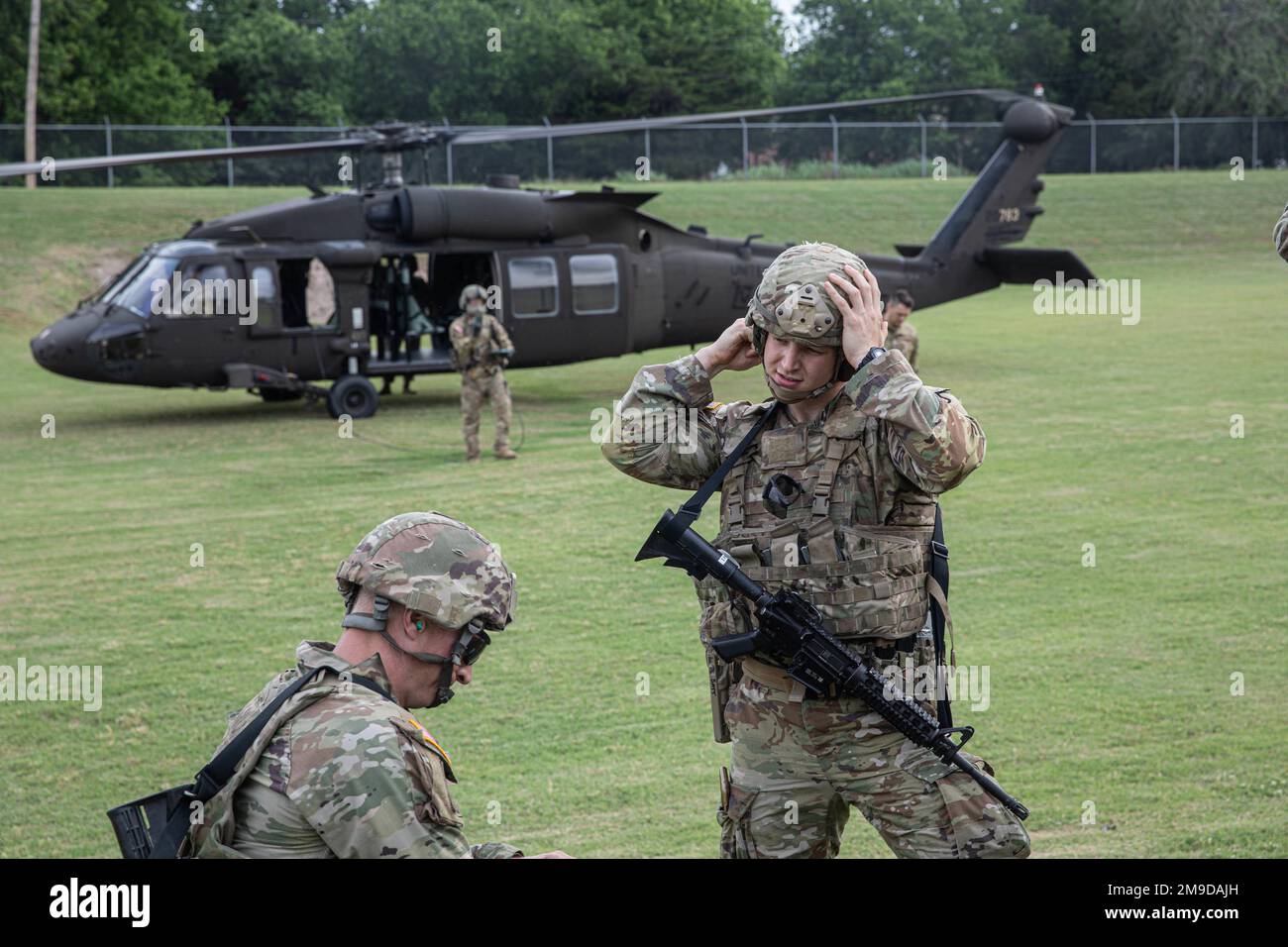 Army National Guard Soldiers competing in the National Guard Region V ...