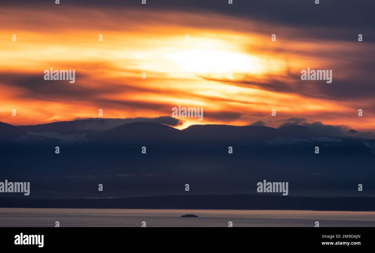 Vancouver Island Covered in Clouds during winter sunset Stock Photo - Alamy