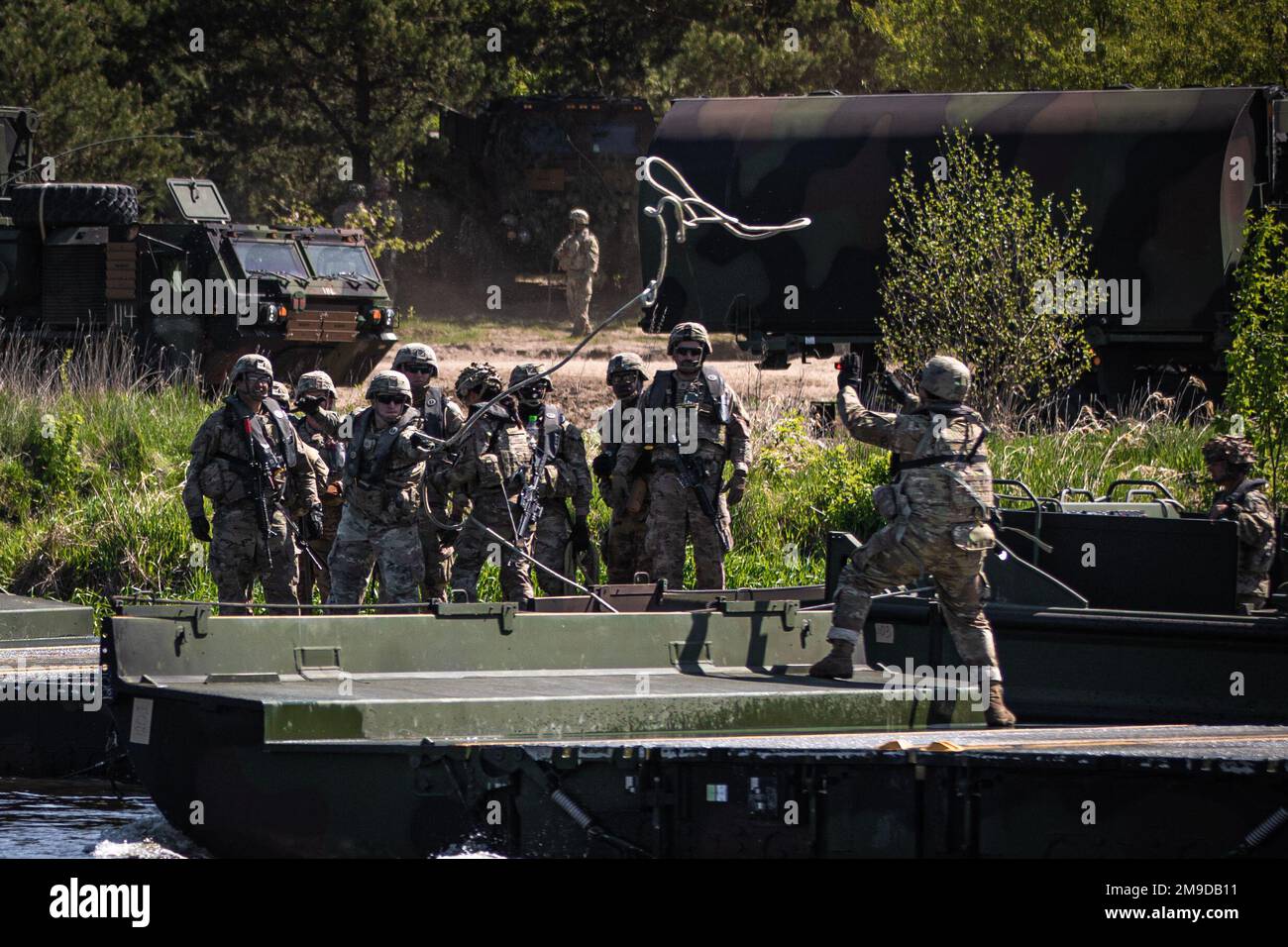 U.S. Soldiers assigned to the 5th Engineer Battalion, 36th Engineer ...