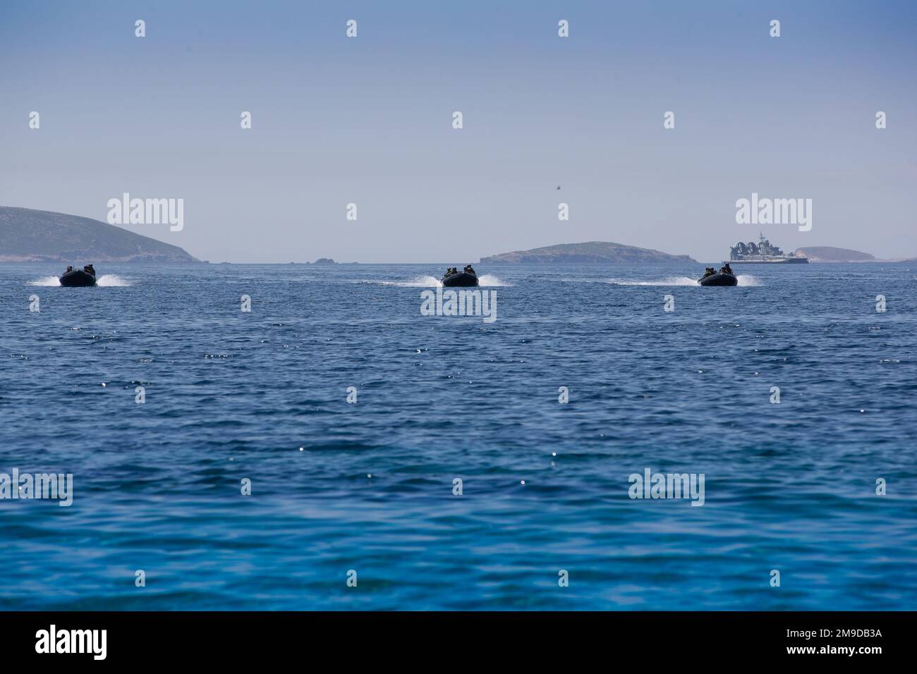Hellenic Special Forces members assigned to the Z Amphibious Raiding ...