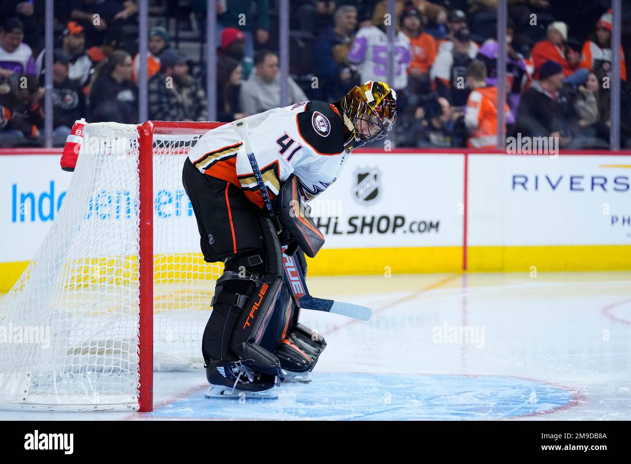 Anaheim Ducks' Anthony Stolarz plays during an NHL hockey game, Tuesday ...