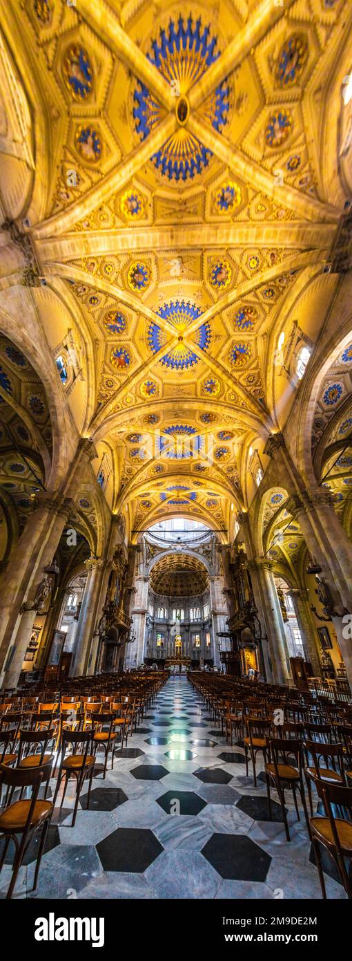 Duomo di Como Cathedral or Cattedrale di Santa Maria Assunta in Como ...