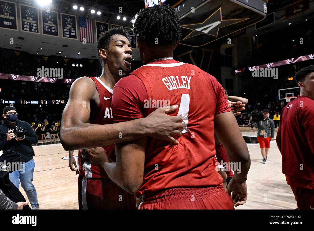 Alabama forwards Brandon Miller, left, and Noah Gurley celebrate after ...