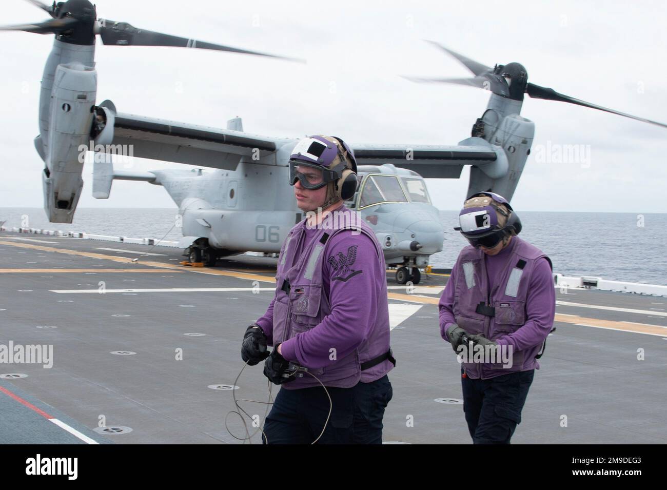 220518-N-XN177-2161 PACIFIC OCEAN (May 18, 2022) – Aviation Boatswain’s ...