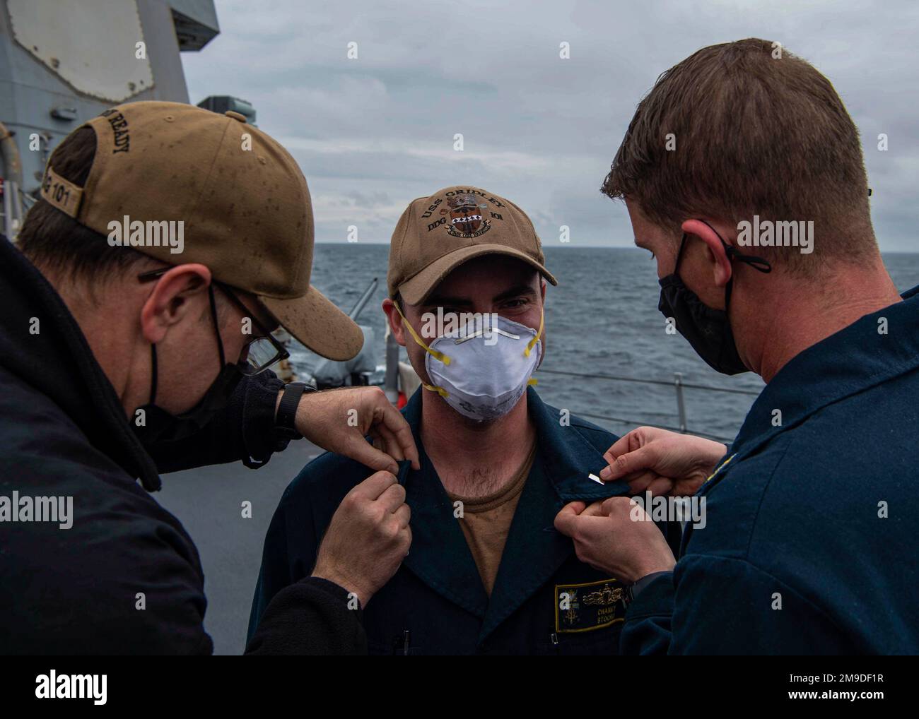 PACIFIC OCEAN (May 17, 2022) Fire Controlman 1st Class Andrew Albin ...