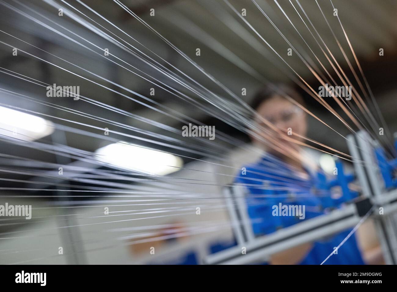 Mainz, Germany. 12th Jan, 2023. A Schott AG employee works in the ...