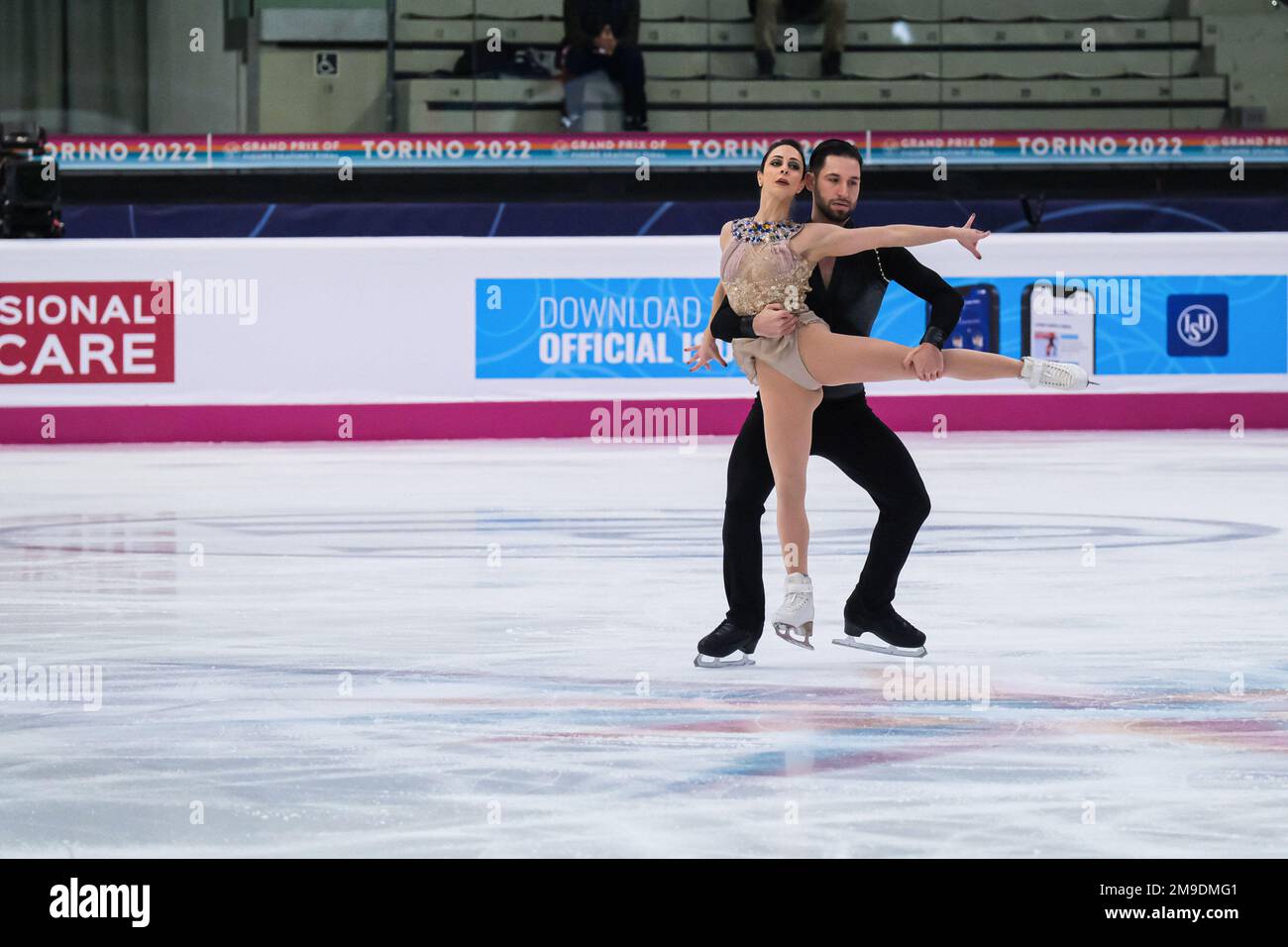 (L-R) Deanna Stellato-Dudek and Maxime Dechamps (CAN) perform during ...