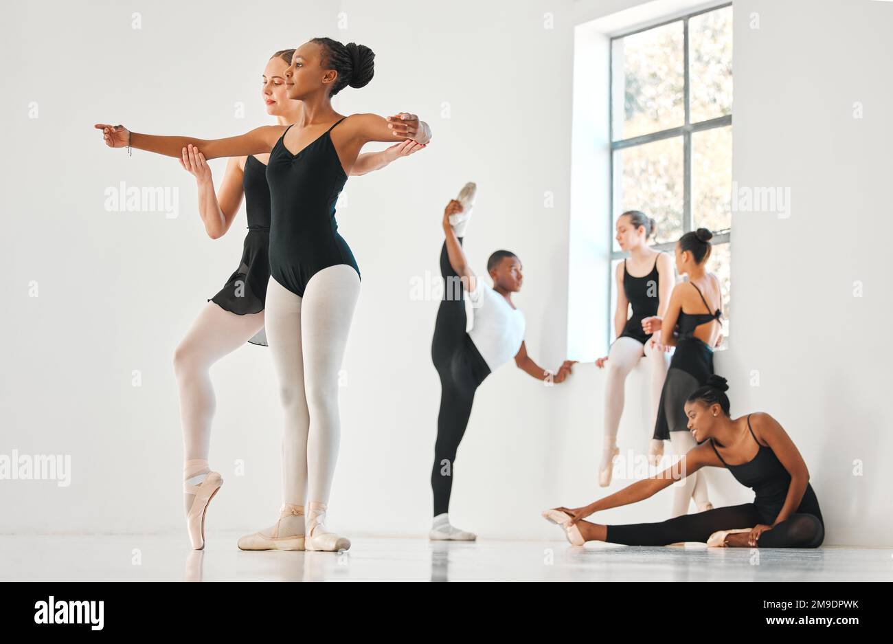 Young girl ballet hi-res stock photography and images - Alamy