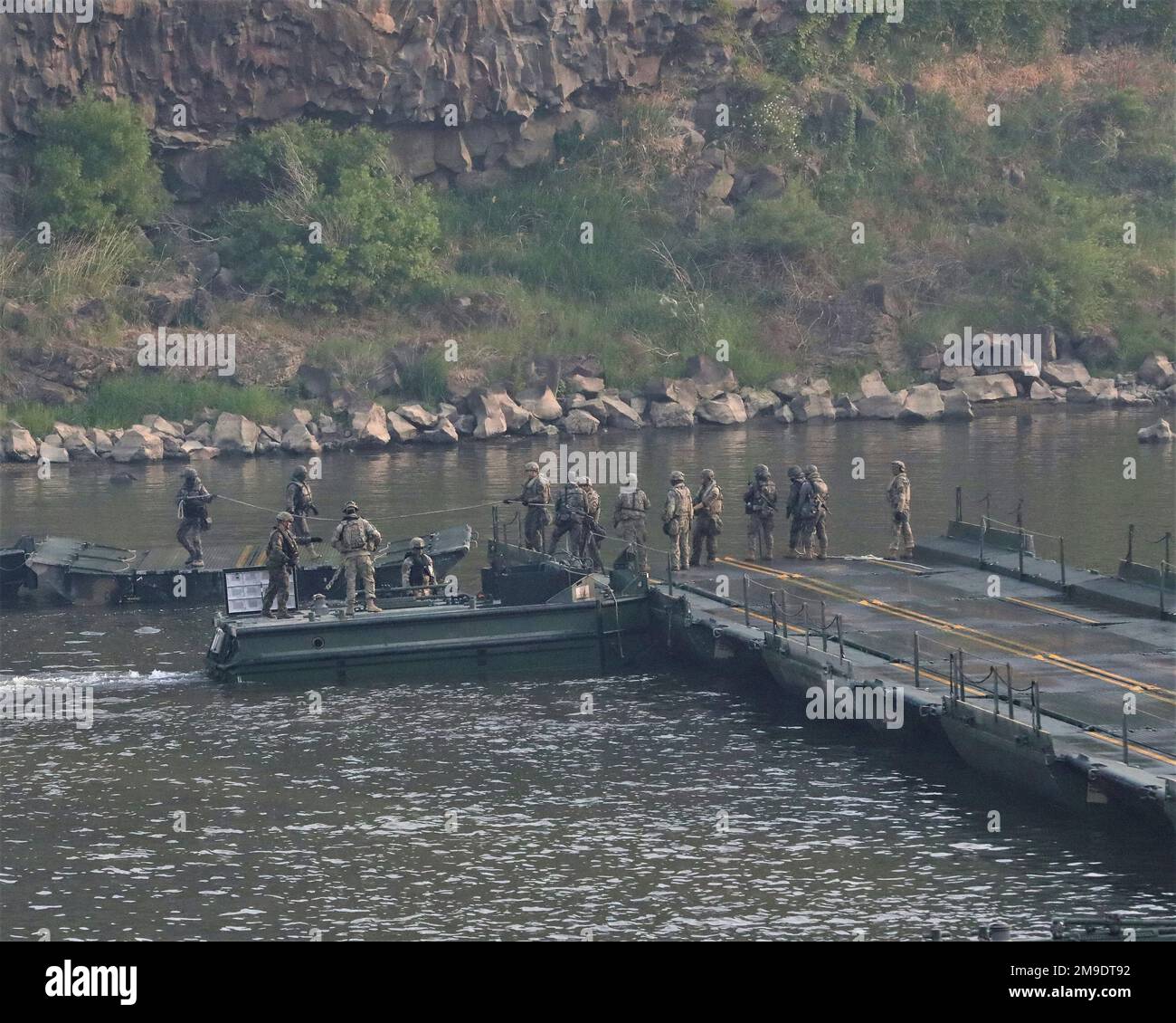 Soldiers from 11th Engineer Battalion, 2nd Infantry Division (ROK-US ...