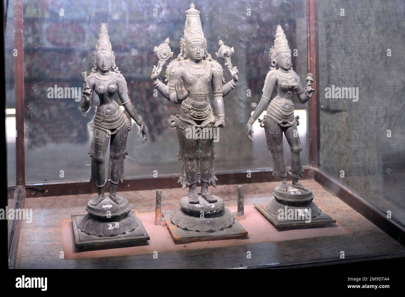Vishnu and two goddess in bronze Chola dynasty in Meenakshi Temple ...