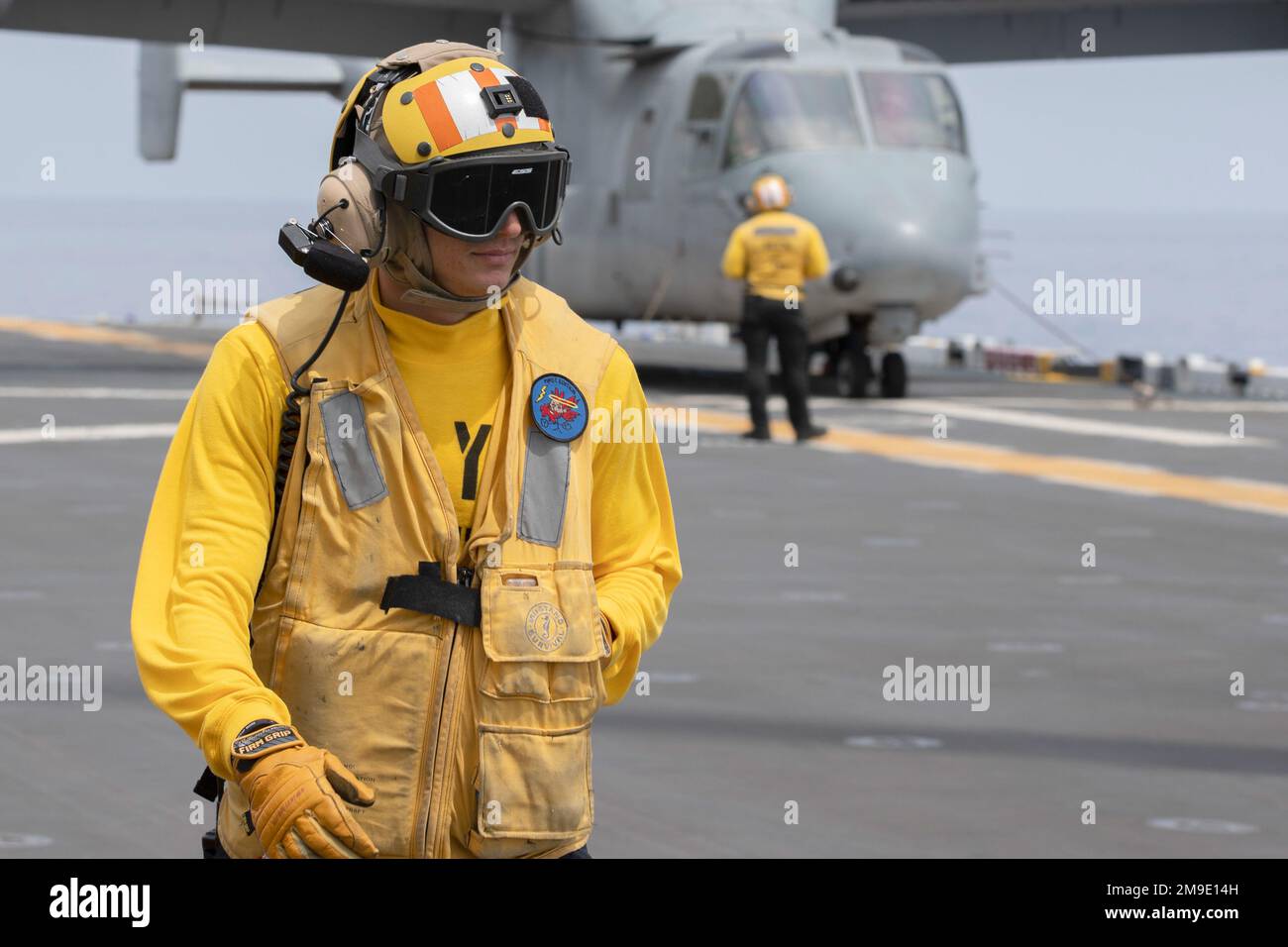 220519-N-XN177-1015 PACIFIC OCEAN (May 19, 2022) – Aviation Boatswain’s ...