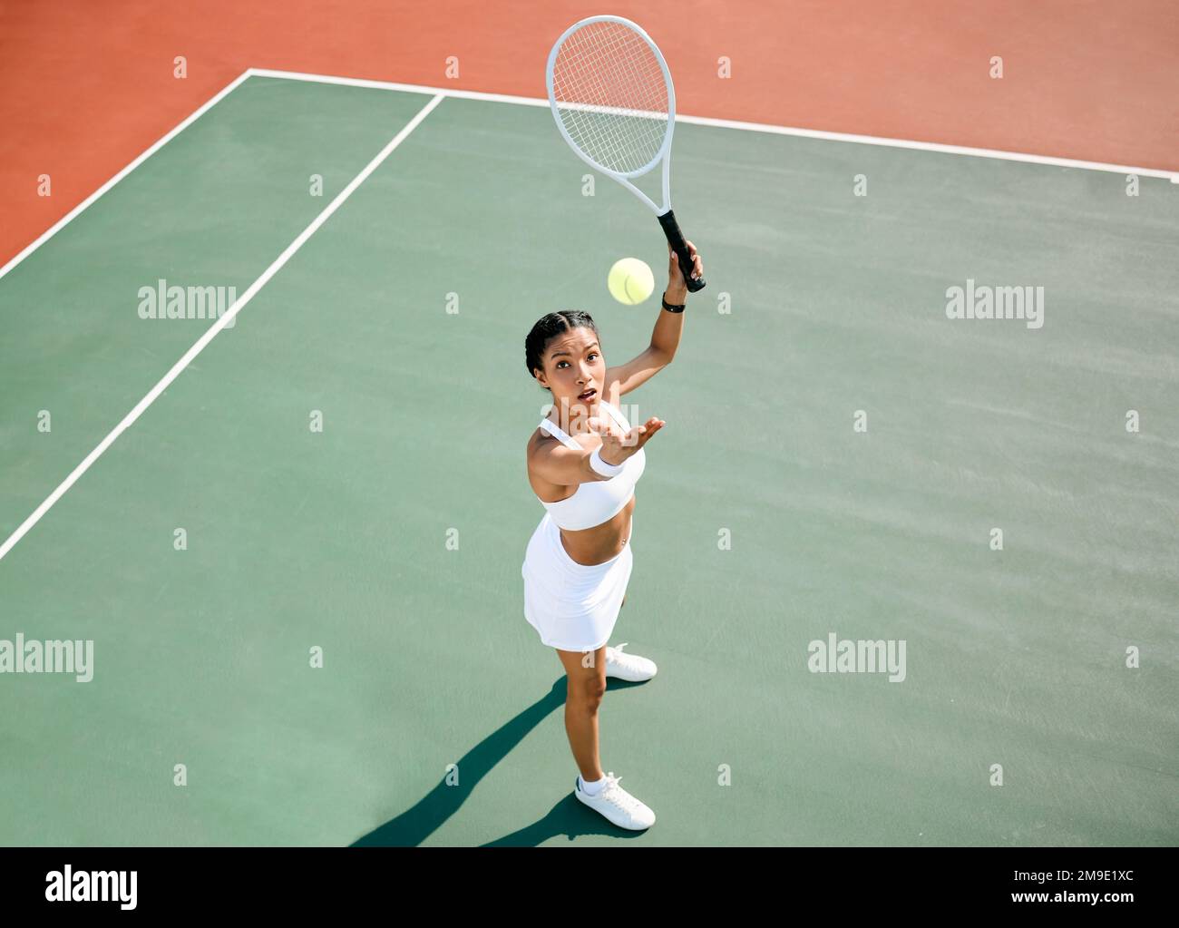 Female tennis player throwing tennis ball hi-res stock photography and ...