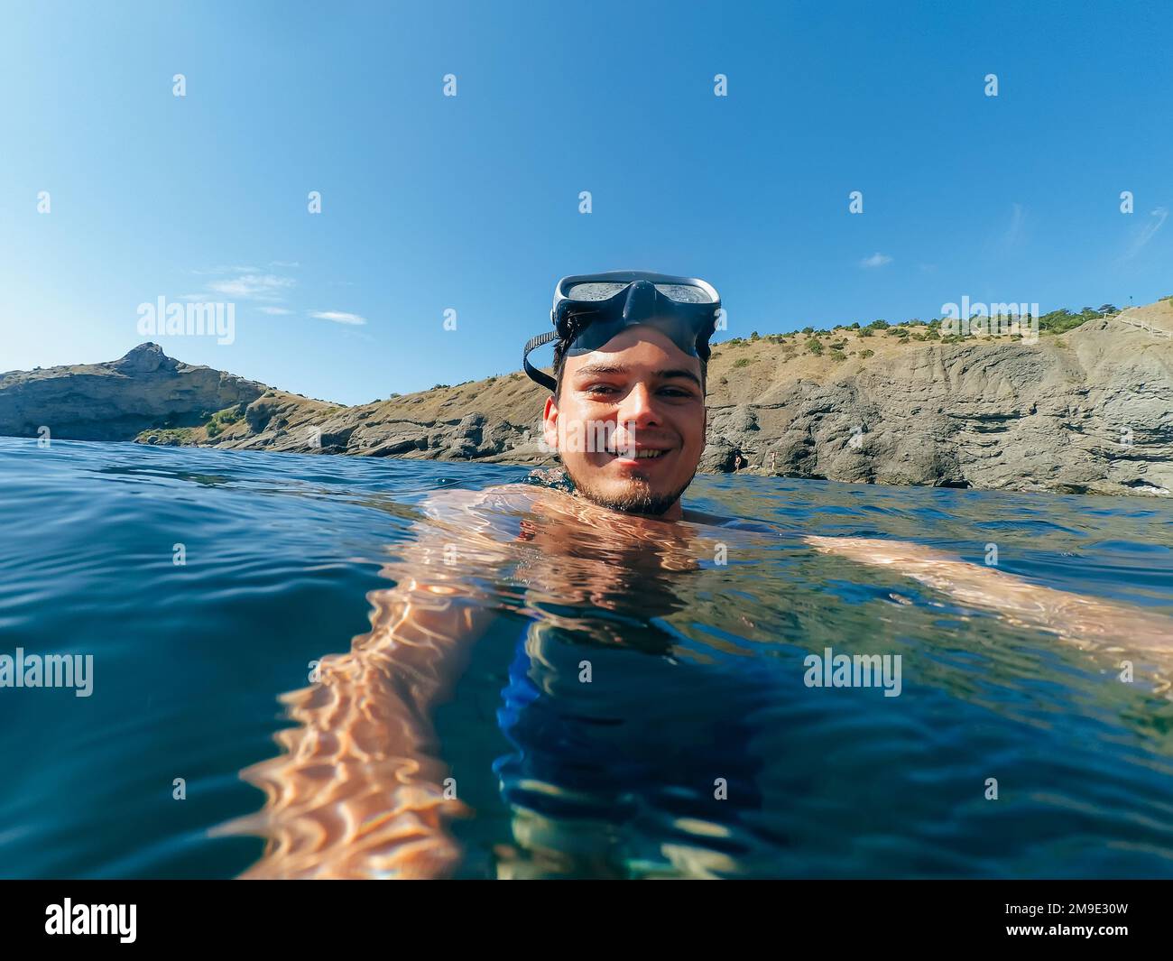 Man in scuba mask taking hi-res stock photography and images - Alamy