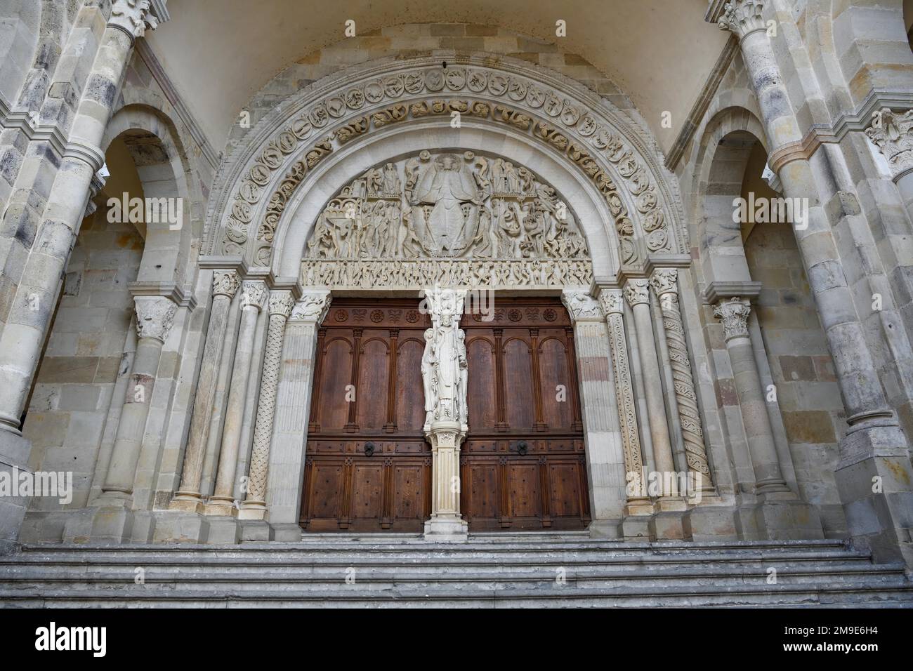 Famous tympanum of Saint-Lazare Cathedral with the Last Judgement ...