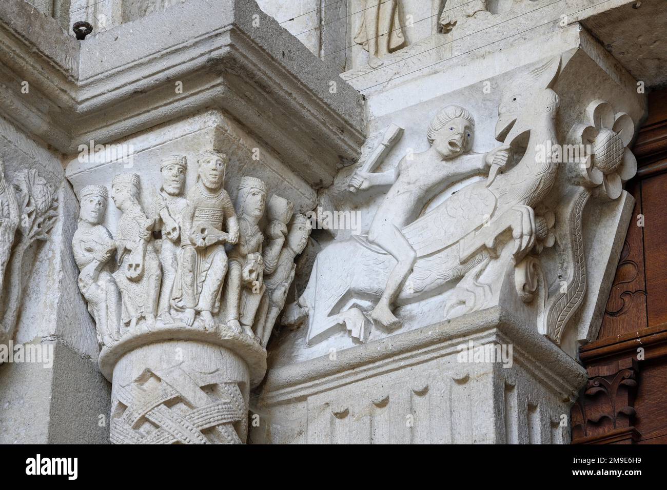 Tympanum cathedral autun hi-res stock photography and images - Alamy