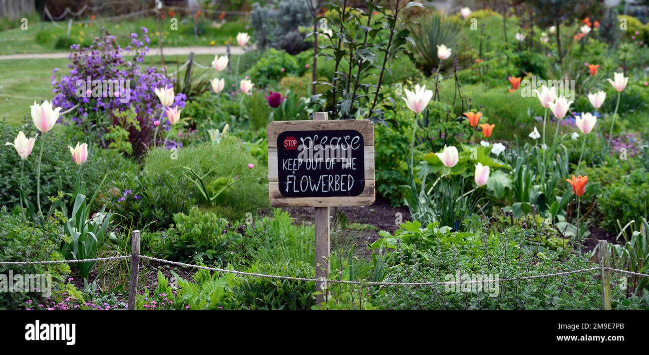 Roped off garden hi-res stock photography and images - Alamy