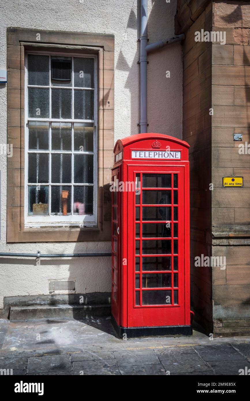 English telephone box hi-res stock photography and images - Alamy