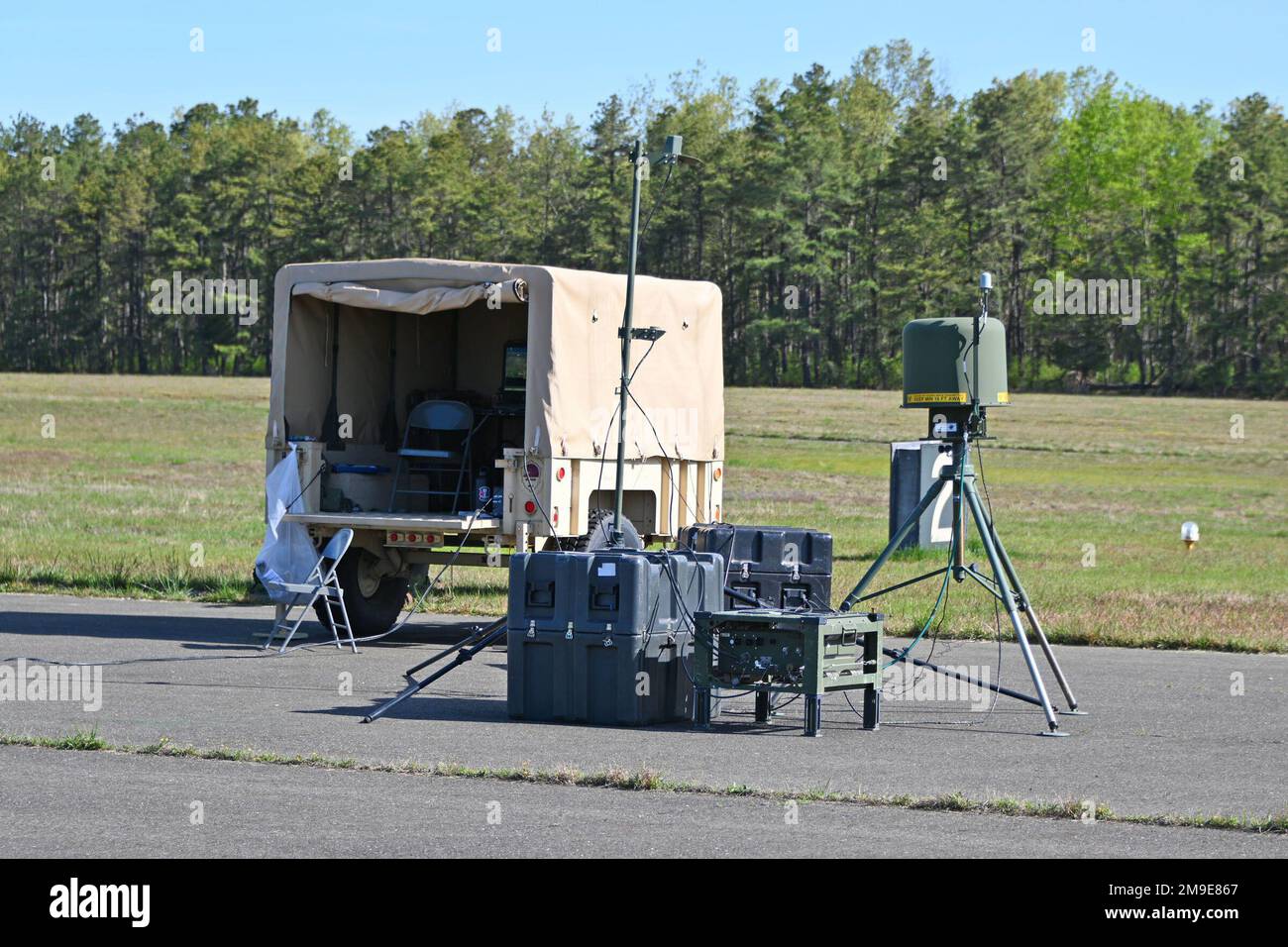 The soldiers of the 1st DET / 104th BEB (BRIGADE ENG BATTALLION) are ...