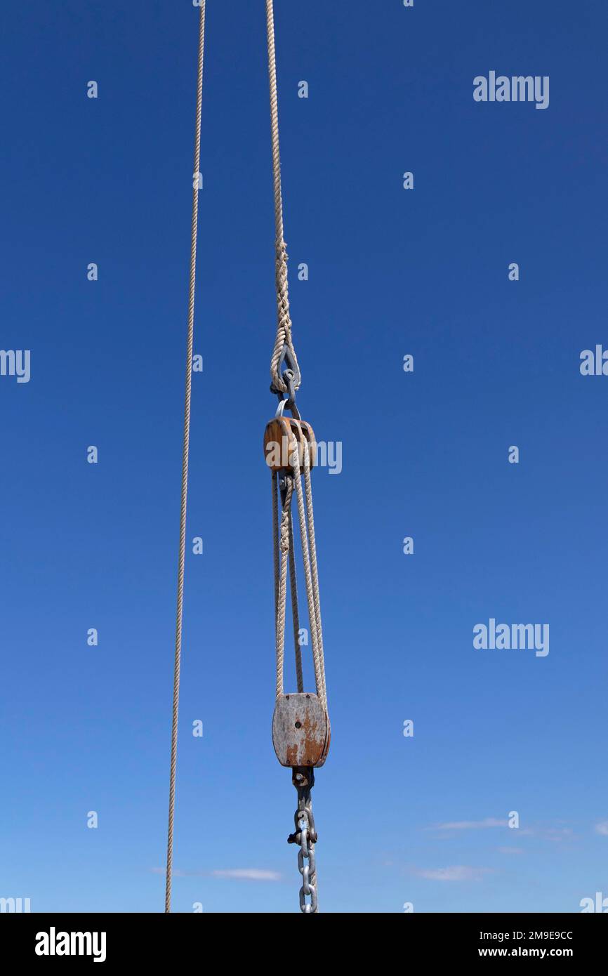 Rope and block, pulley, harbour, Wustrow, Mecklenburg-Vorpommern ...