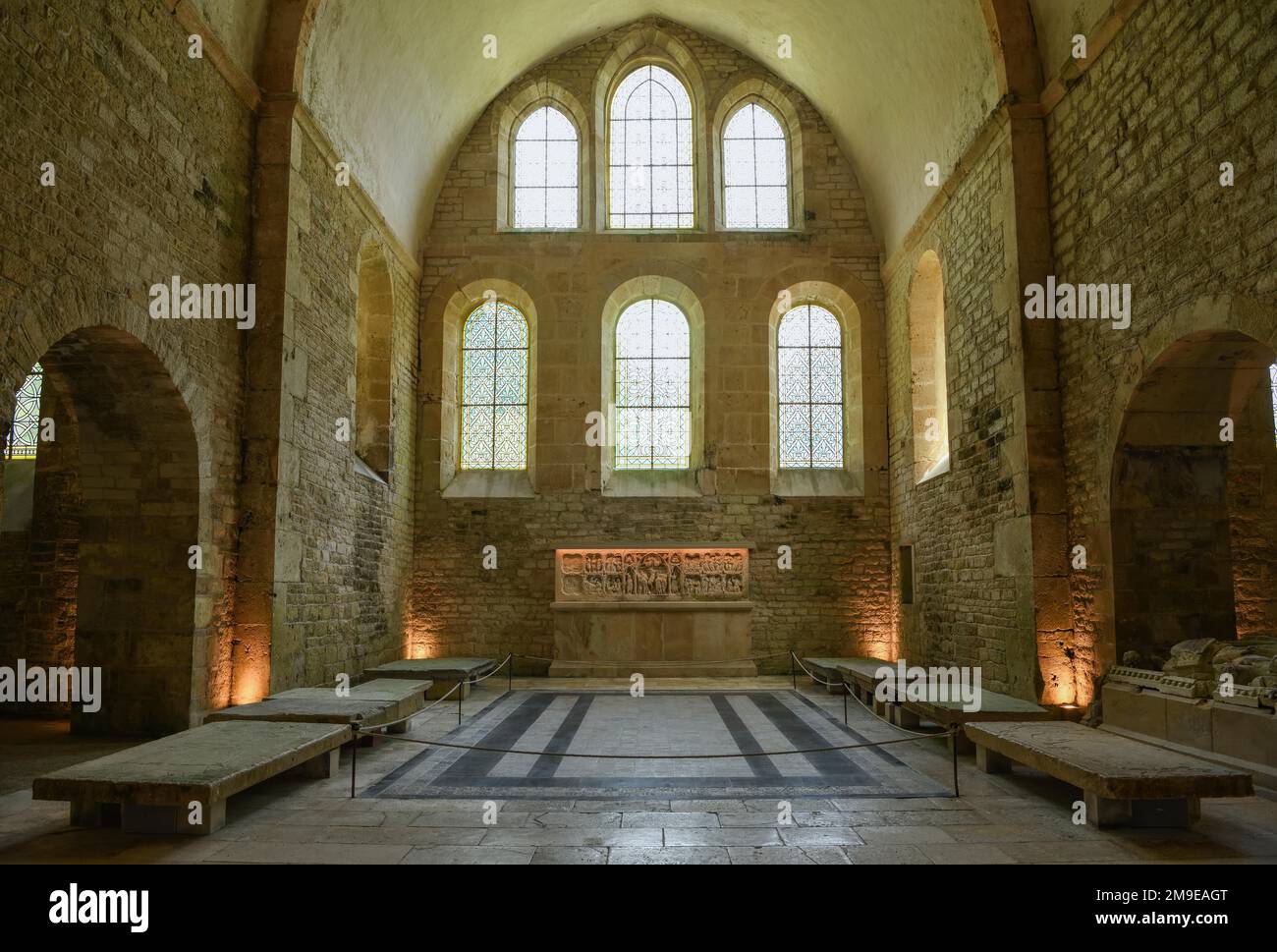 Altar in the nave of the Cistercian Abbey of Fontenay, Unesco World ...