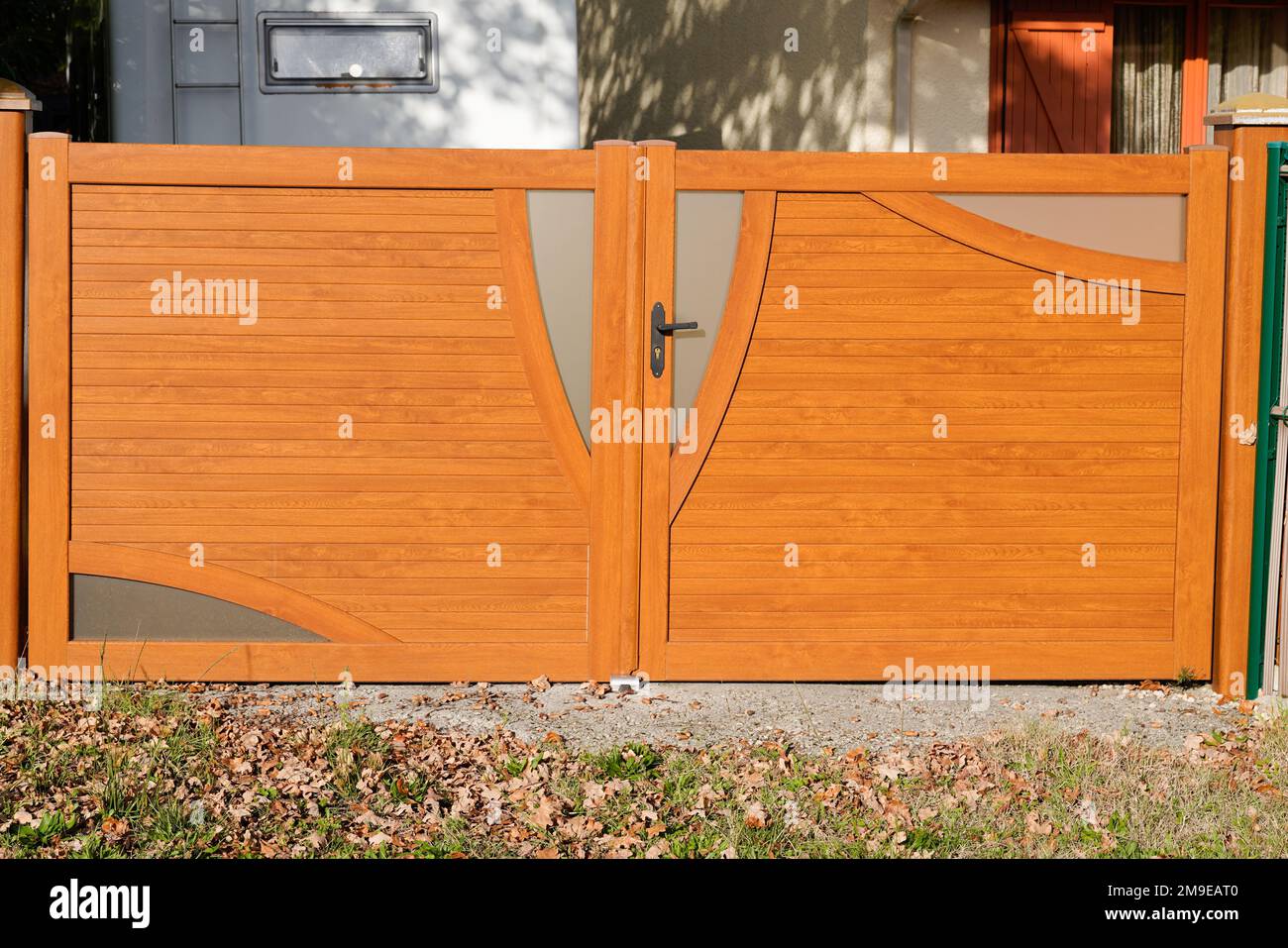 Wooden gate design modern style street view outdoor Stock Photo - Alamy