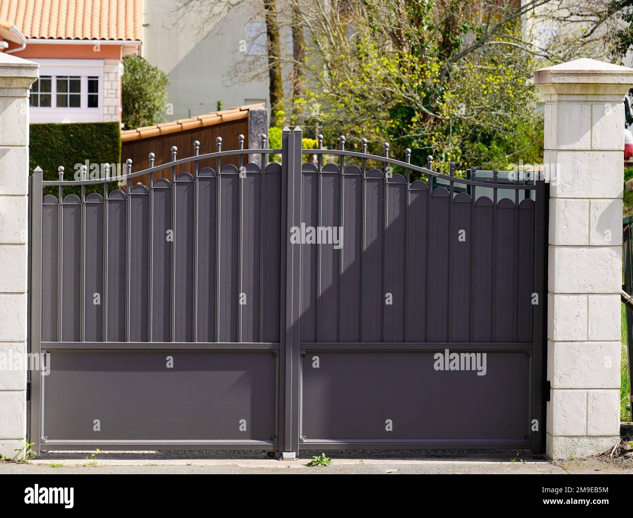 metallic classic black steel high home metal aluminum house gate Stock ...