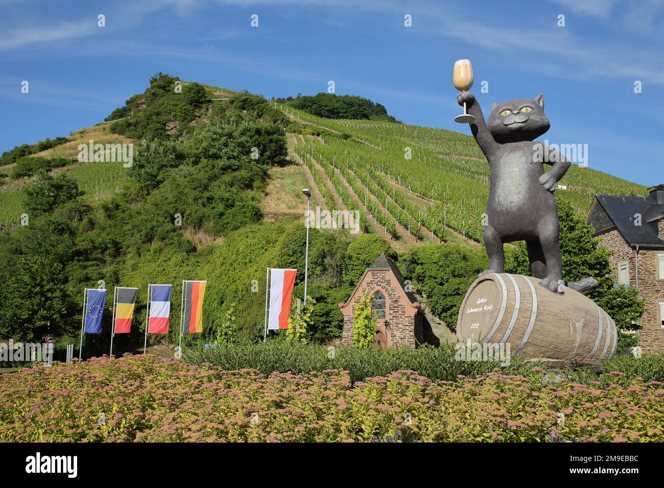 The famous Black Cat as a symbol for the wine-growing region of Zell ...