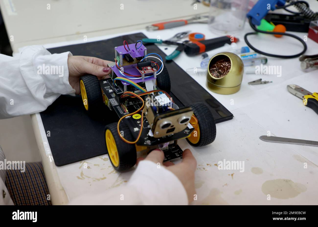 Tel Aviv, Israel. 17th Jan, 2023. A researcher tests a smelling robot ...