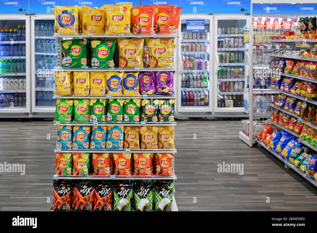 Retail snack shelf hi-res stock photography and images - Alamy