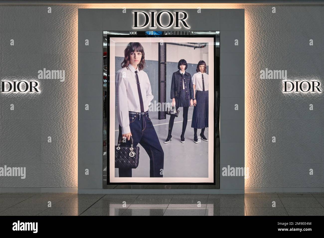 Dior advertising hi-res stock photography and images - Alamy